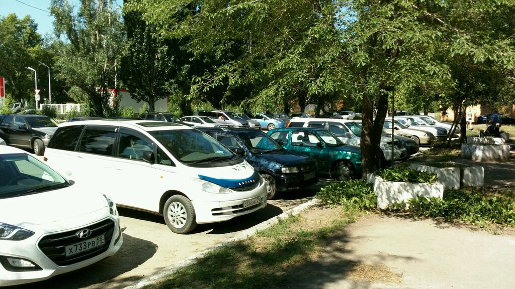 Otoparklar Parking lot, Omsk, foto
