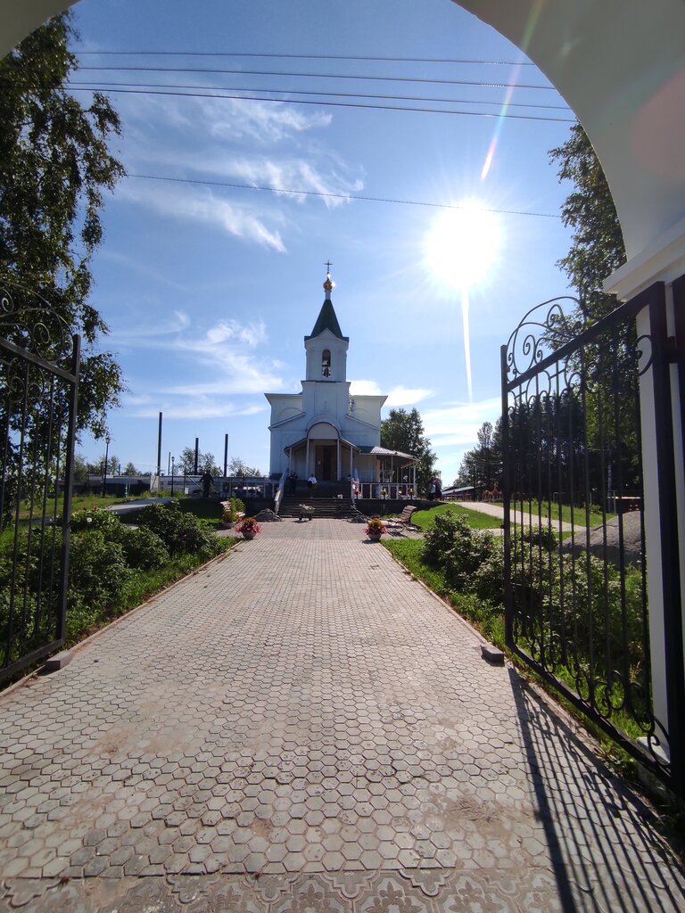 Ortodoks kiliseleri Khram preobrazheniya gospodnya mestnoy religioznoy organizatsii pravoslavnogo prikhoda, Hantı‑Mansi Özerk Okrugu, foto