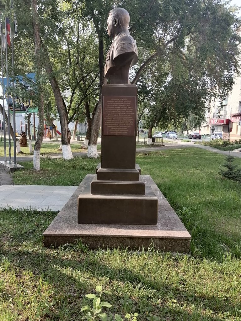 Anıt, heykel В.Ф. Маргелов, Bogdanoviç, foto