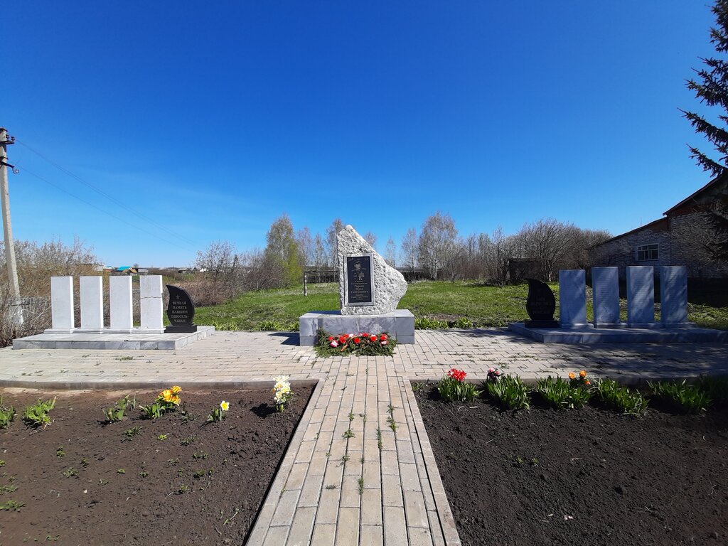 Anıt, heykel Дважды Герою Советского Союза М.Г. Гарееву, Başkurdistan, foto