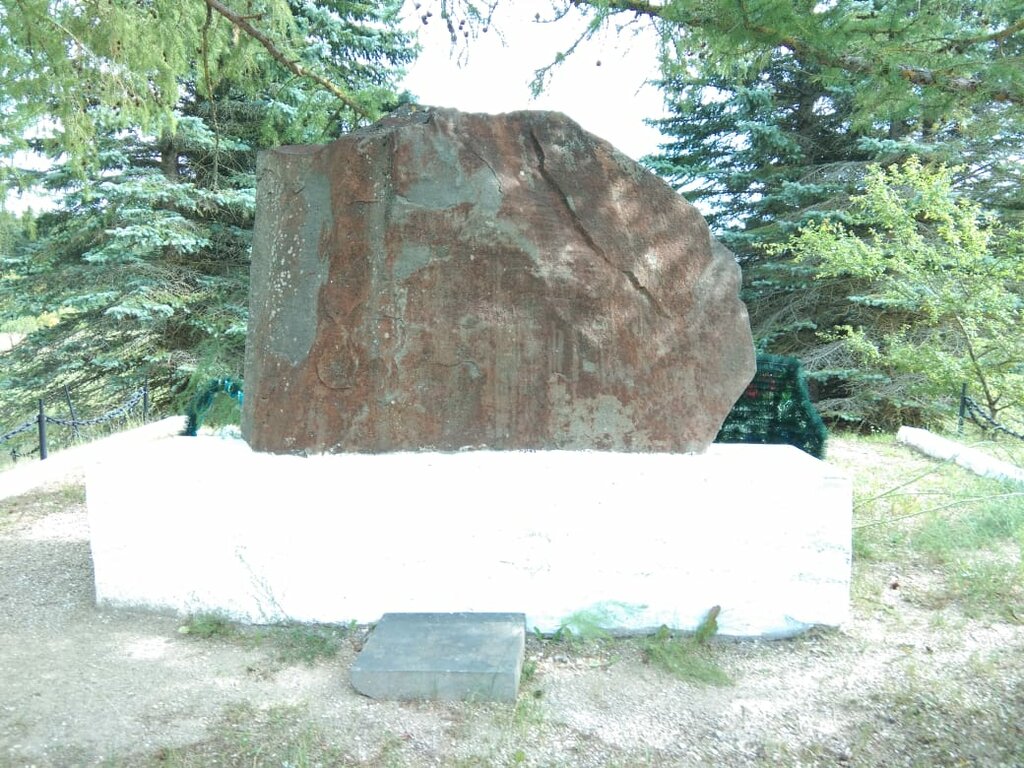Anıt, heykel Братская могила, Pskovskaya oblastı, foto