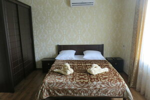 Dom Oazis (улица Ленина No:12, посёлок городского типа Николаевка), otel  Kırım Cumhuriyeti'nden