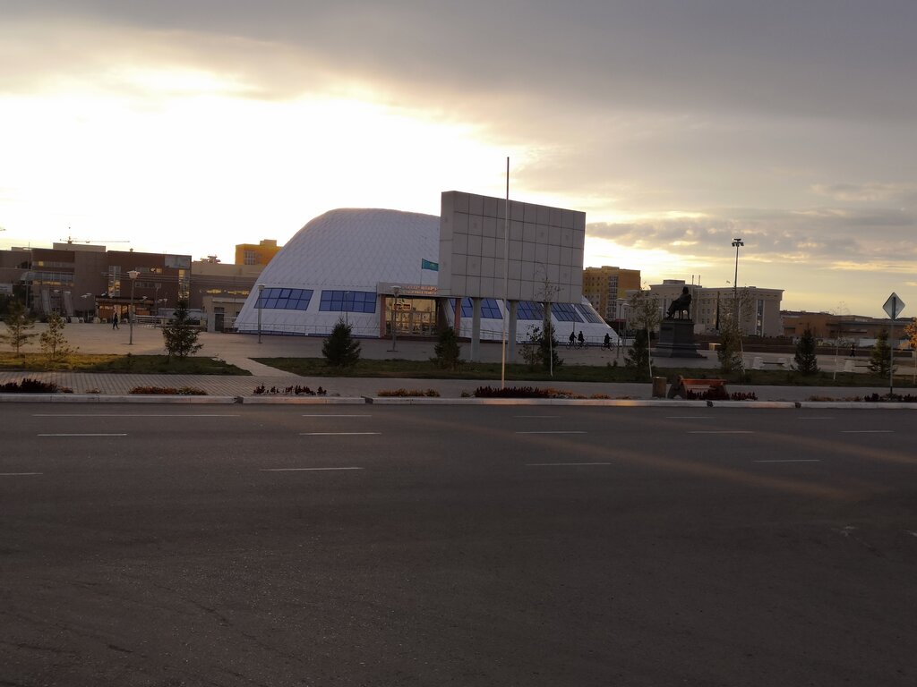 Kültür merkezleri Kadyr Myrzali West Kazakhstan Center for Culture and Art, Oral (Uralsk), foto