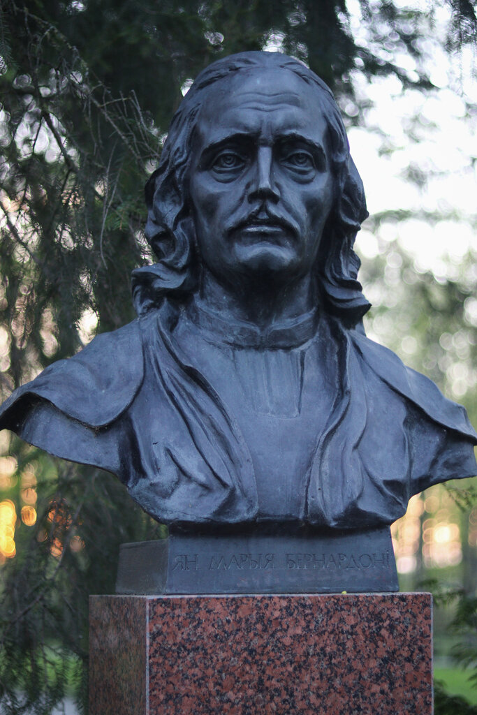 Anıt, heykel Аллея памяти, Nesvizh, foto