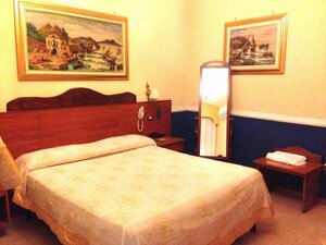 Runa Hotel (Campania, Province of Naples, Giugliano in Campania, Villaricca, Via Pietro Nenni), otel  Campania'dan