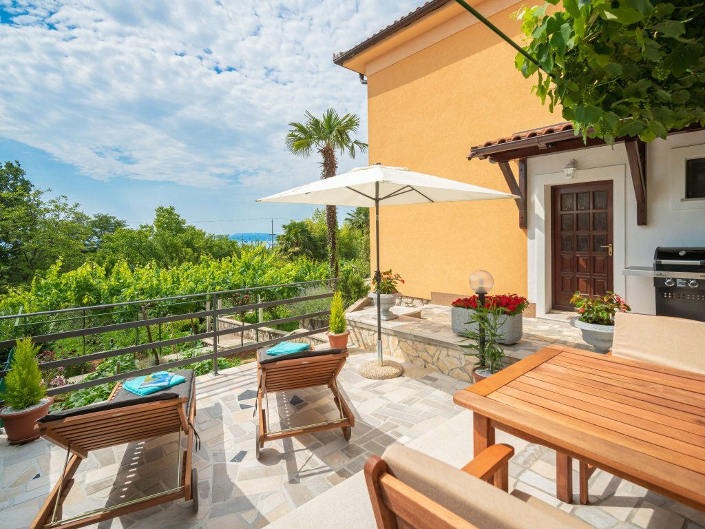 Otel Guesthouse Tina, Dünya, foto