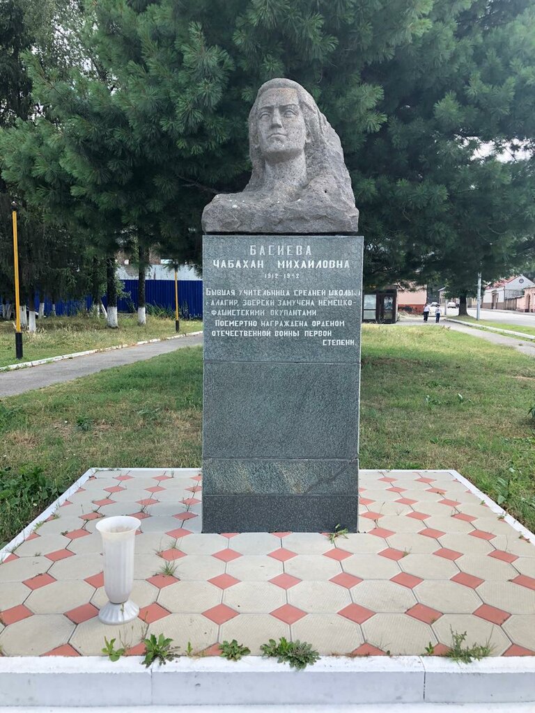 Anıt, heykel Бюст Ч. Басиевой, Alagir, foto