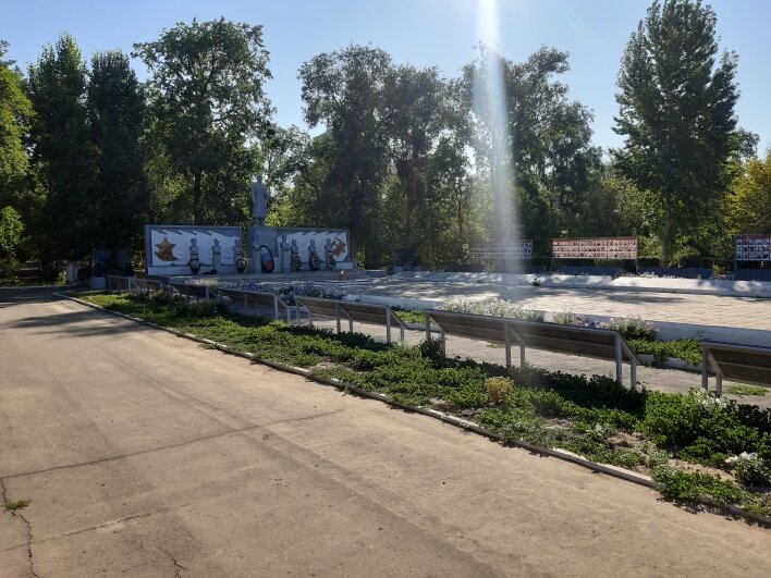 Anıt, heykel Мемориал Великой Отечественной войны, Novouzensk, foto