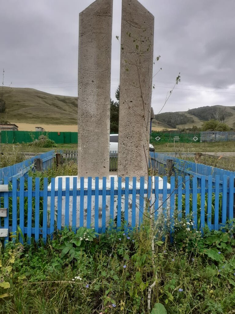 Anıt, heykel Стела памяти, Başkurdistan, foto