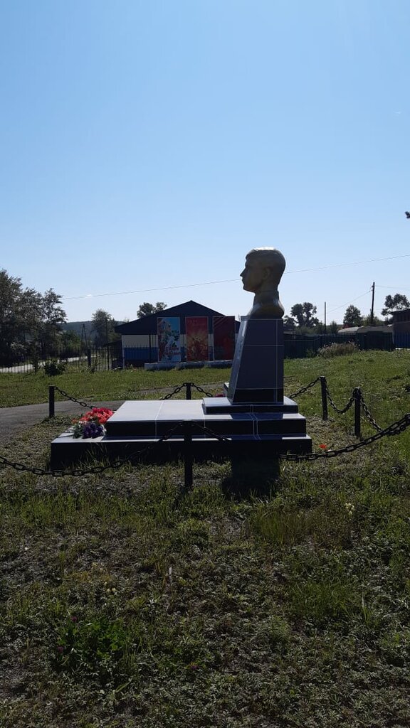 Anıt, heykel Герой Советского Союза И.П. Лисин, Amursk Bölgesi, foto