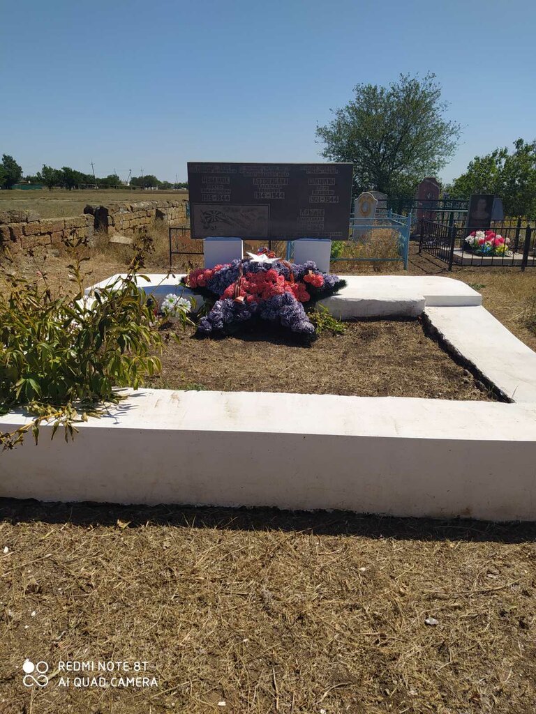 Anıt, heykel Братская могила советских воинов, Kırım Cumhuriyeti, foto