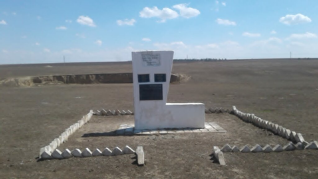 Anıt, heykel Обелиск комсомольцам-подпольщикам, погибшим в годы ВОВ, Stavropolski krayı, foto