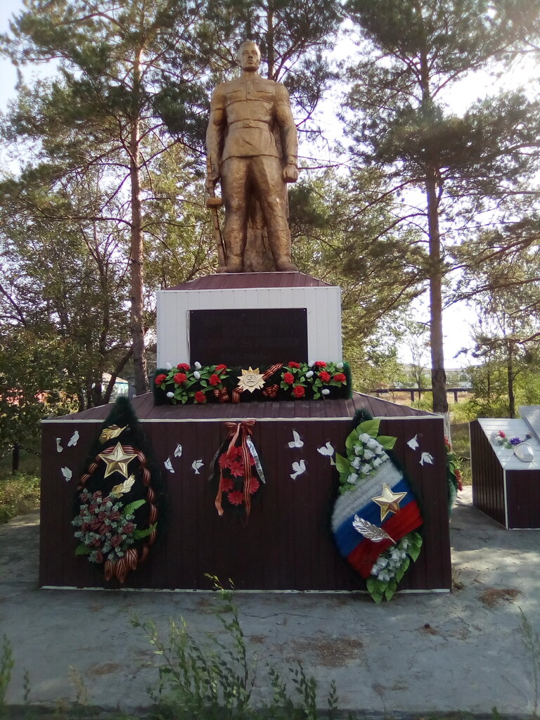 Anıt, heykel Воину-освободителю, Omskaya oblastı, foto