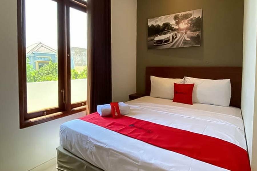 Otel RedDoorz Syariah @ Pucang Anom, Surabaya, foto