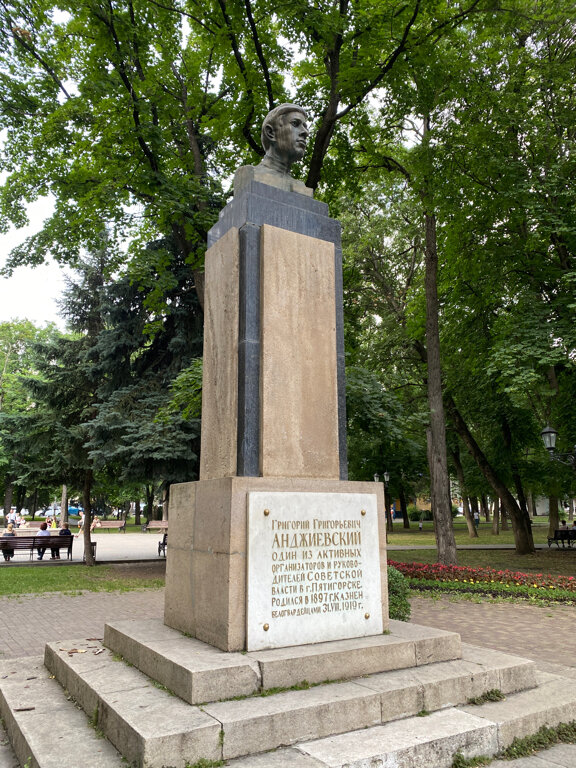 Anıt, heykel G.G. Andzhievskiy, Pyatigorsk, foto