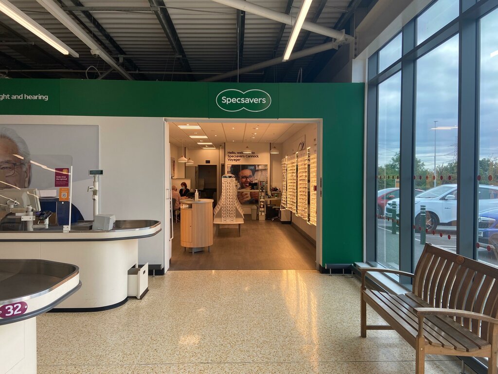 Giyim mağazası Specsavers Opticians and Audiologists - Cannock Voyager Sainsbury's, İngiltere, foto