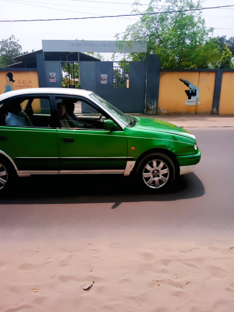 Tıp merkezleri ve klinikler Centre médico social Jaune, Brazzaville, foto