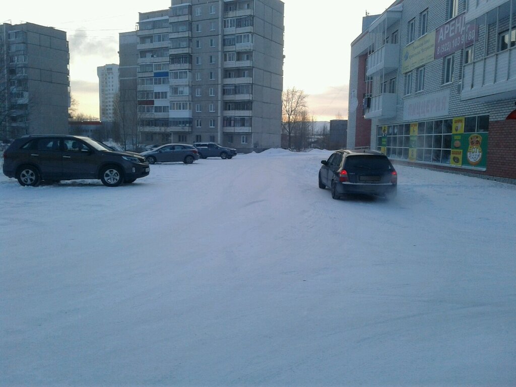 Otoparklar Parking lot, Nijni Tagil, foto