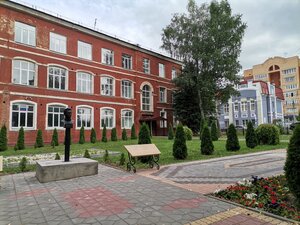 Сквер имени Бориса Феоктистовича Сафонова (Tula Region, munitsipalnoye obrazovaniye Tula, Sovetskiy City administrative district, skver imeni Borisa Feoktistovicha Safonova), meydan  Tula'dan