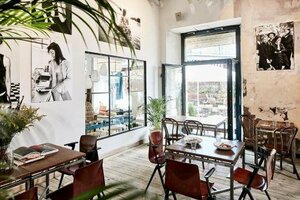 Between Us Bed and Breakfast (Warszawa, ulica Bracka, 20), otel  Varşova'dan