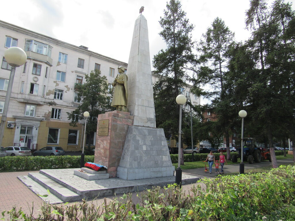 Anıt, heykel Комсомольцам, погибшим во время Великой Отечественной войны, Prokopyevsk, foto