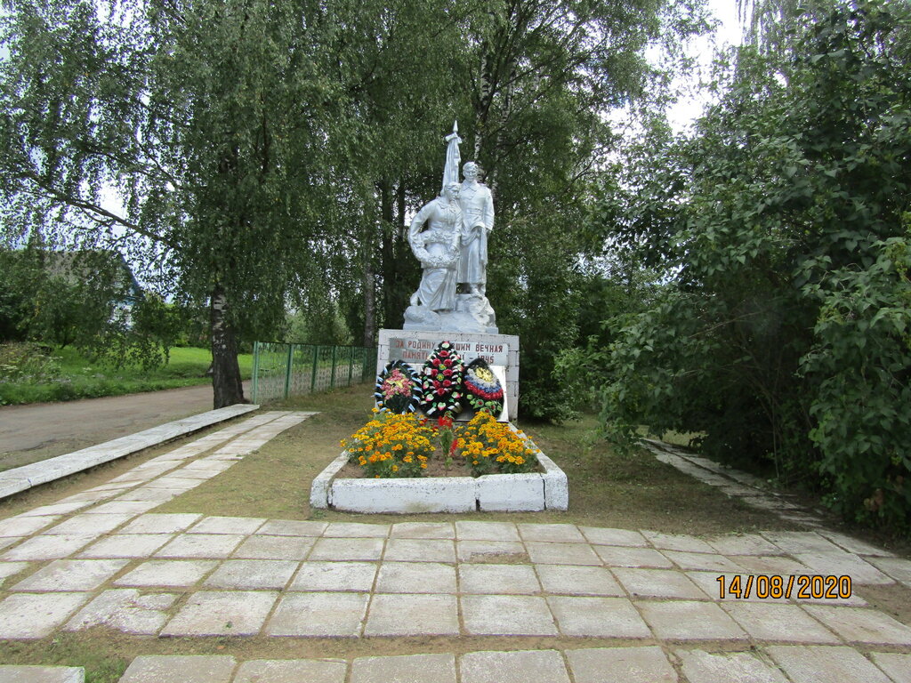 Anıt, heykel Братская могила в д. Печенки, Smolenskaya oblastı, foto