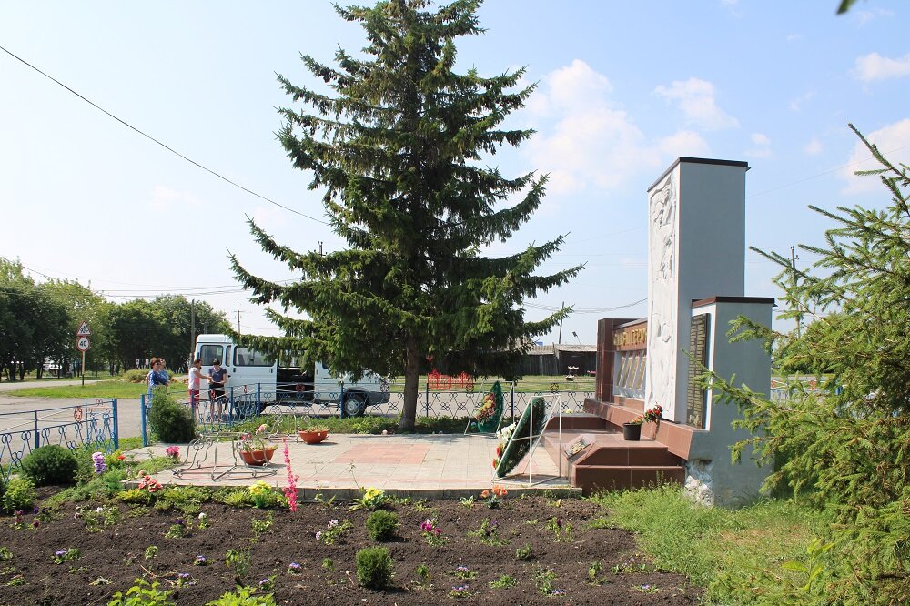 Anıt, heykel Слава героям, Tümen (Tiumenskaya) oblastı, foto