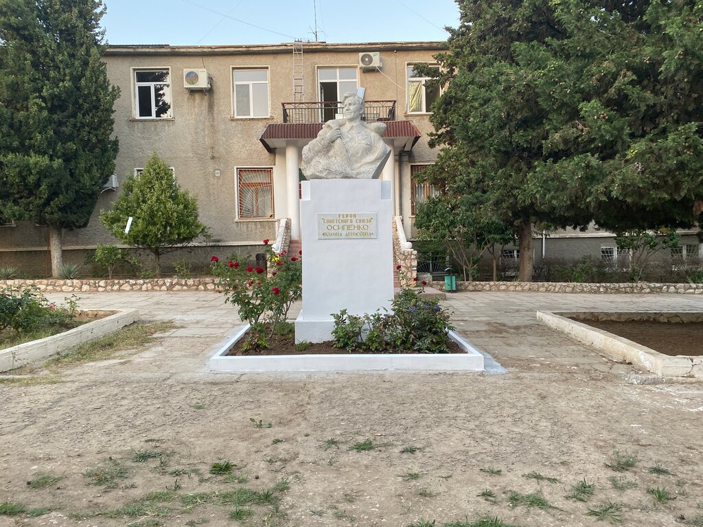 Anıt, heykel Герою Советского Союза П.Д. Осипенко, Sevastopol, foto