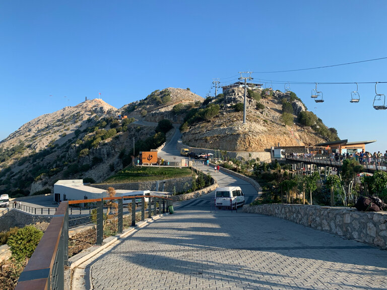 Hızlı ulaşım istasyonu Babadağ-1700 Teleferik İstasyonu, Fethiye, foto