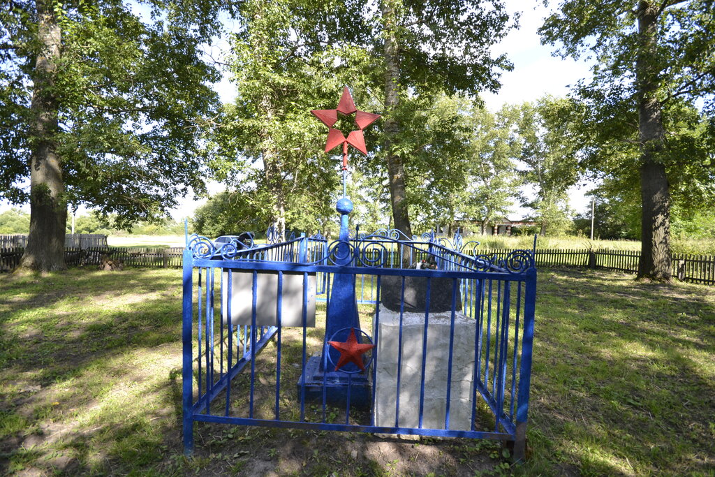 Anıt, heykel Воинское захоронение, Orlovskaya oblastı, foto