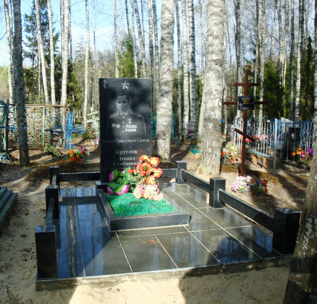 Anıt, heykel Могила Героя Советского Союза Леонида Семеновича Круглова, Nijegorodskaya oblastı, foto
