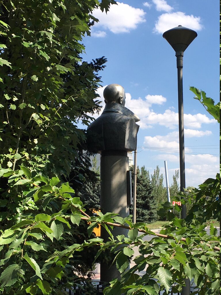 Anıt, heykel Д.М. Карбышев, Voljski, foto