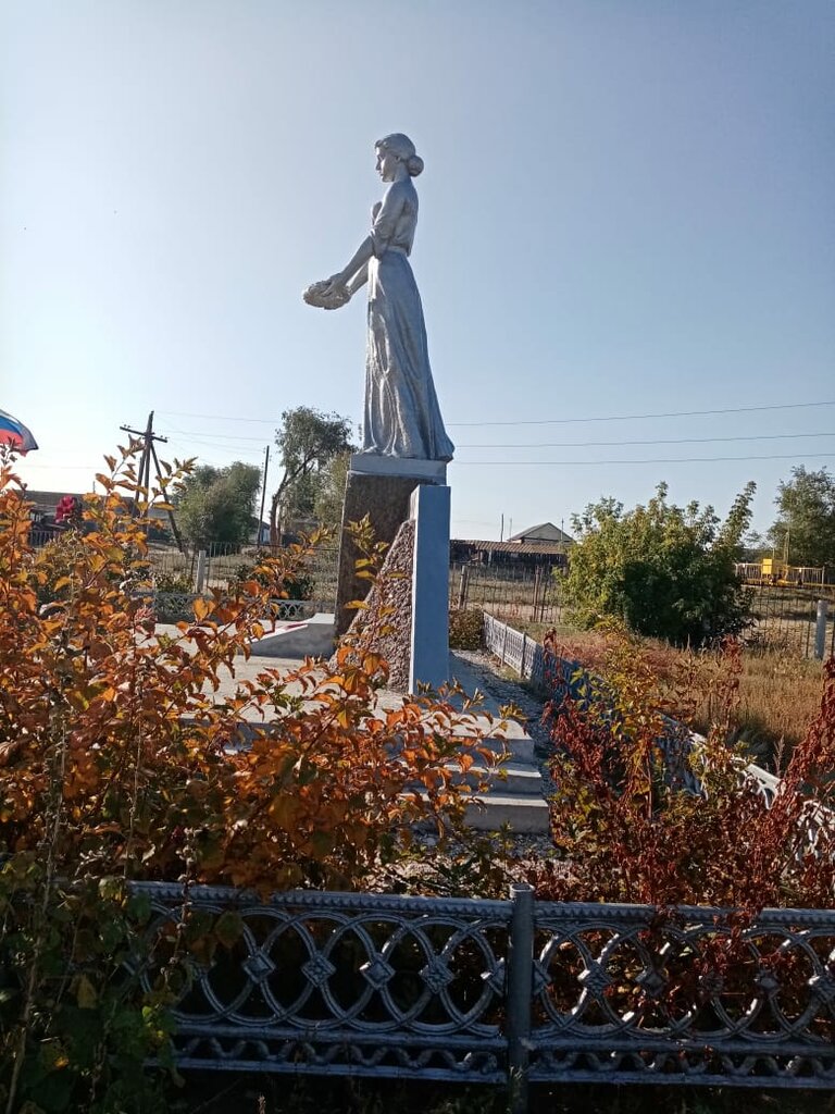 Anıt, heykel Воинам-землякам, павшим в Великой Отечественной войне, Orenburgskaya oblastı, foto