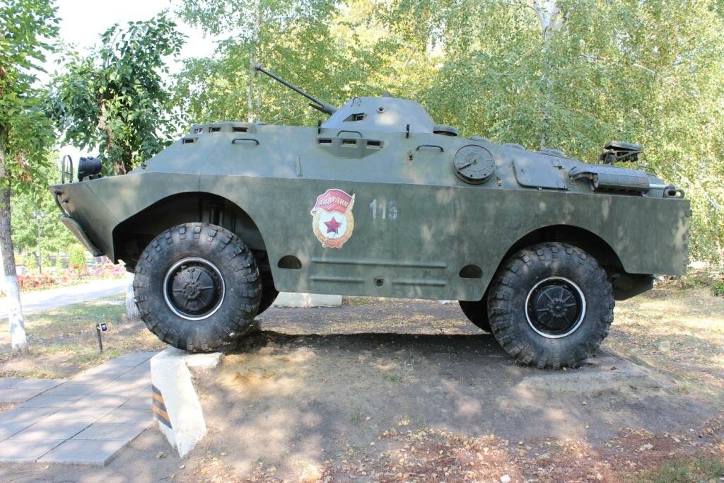Teknoloji anıtı Образец военной техники БРДМ-2, Şihany, foto