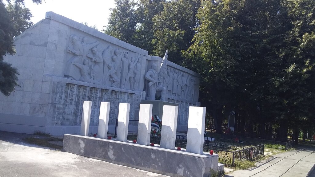 Anıt, heykel Мемориал памяти нязепетровцам, погибшим в годы Великой Отечественной войны, Niazepetrovsk, foto