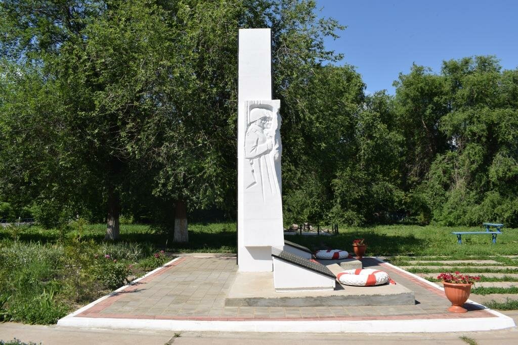 Anıt, heykel Защитникам Отечества, Samarskaya oblastı, foto