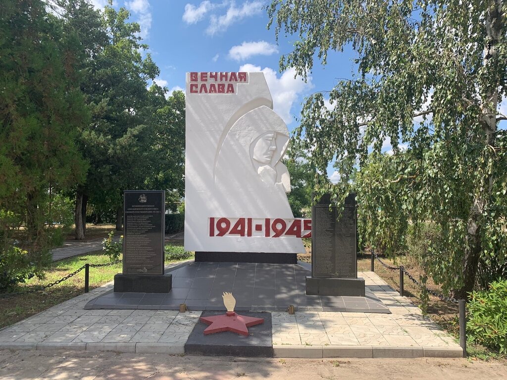 Anıt levhası, anıt taş Воинам-односельчанам, павшим в годы Великой Отечественной войны, Kırım Cumhuriyeti, foto