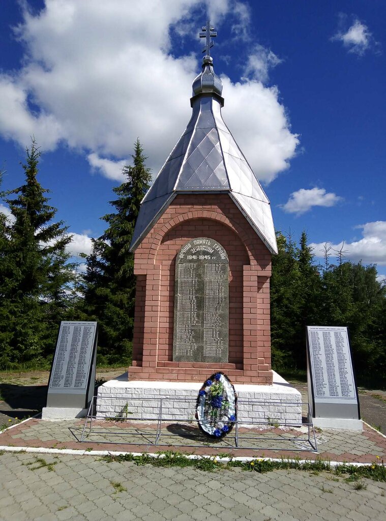 Anıt, heykel Памятник-часовня односельчанам, павших на фронтах Великой Отечественной войны, Nijegorodskaya oblastı, foto