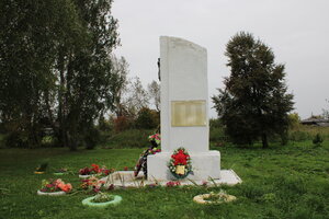 Героям Великой Отечественной войны 1941-1945 гг. (Sverdlovsk Region, Slobodo-Turinskiy rayon, Sladkovskoye selskoye poseleniye, selo Pushkaryovo 2-ye), anıt, heykel  Sverdlovskaya oblastından