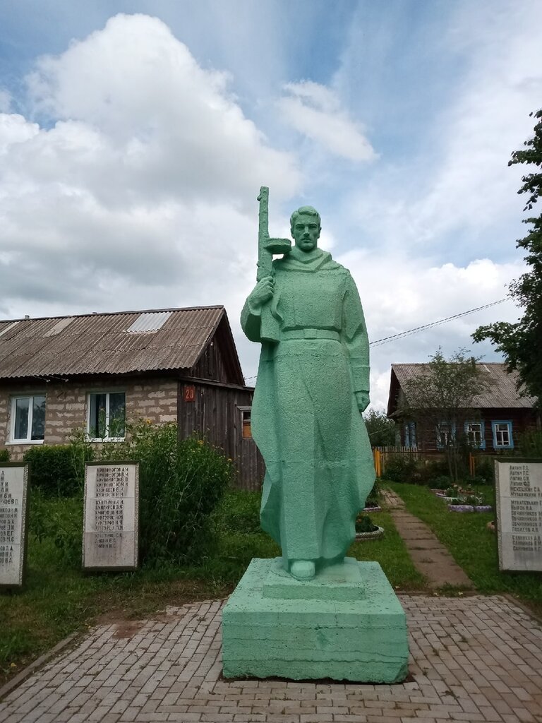 Anıt, heykel Землякам, павшим в годы Великой Отечественной войны, Udmurtiya, foto