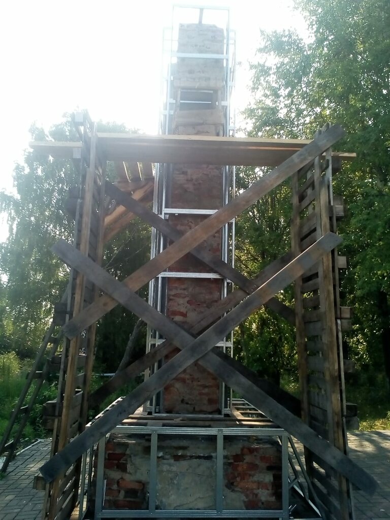 Anıt, heykel Обелиск памяти павших в Великой Отечественной войне в селе Липовское, Sverdlovskaya oblastı, foto