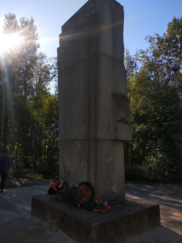 Anıt, heykel Воинам-лесопильщикам, погибшим в годы Великой Отечественной войны, Onega, foto