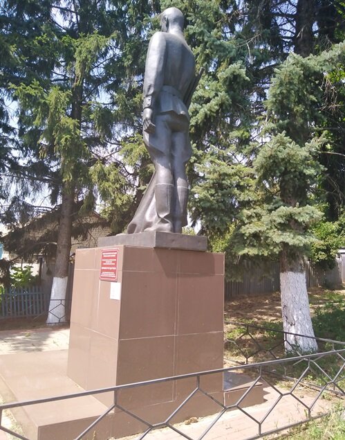 Anıt, heykel Братская могила советских воинов, погибших в боях с фашистскими захватчиками, Belgorodskaya oblastı, foto