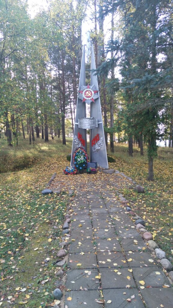 Anıt, heykel Поле памяти Зуевская высота, Pskovskaya oblastı, foto