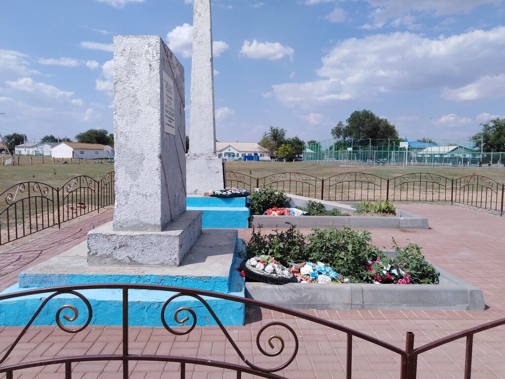 Anıt, heykel Братская могила советских воинов, погибших в период Сталинградской битвы, Volgogradskaya oblastı, foto