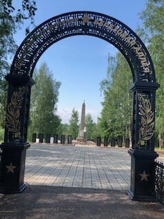 Anıt, heykel Обелиск Живые - павшим, Lyuban, foto