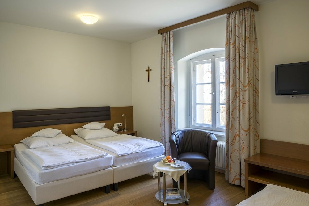 Otel Klostergasthof Roggenburg, Bavyera, foto