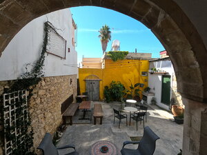 Le Mat Hostel (Larnaka), pansiyonlar, hosteller  Larnaka'dan