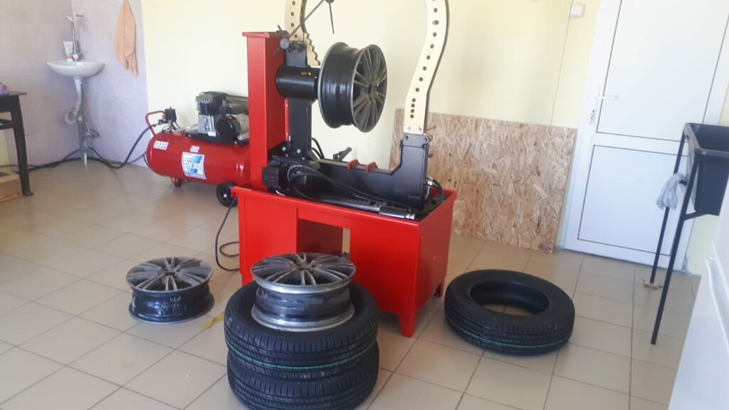 Oto lastik tamiri Tire service at Samokha, Krasnodarski krayı, foto