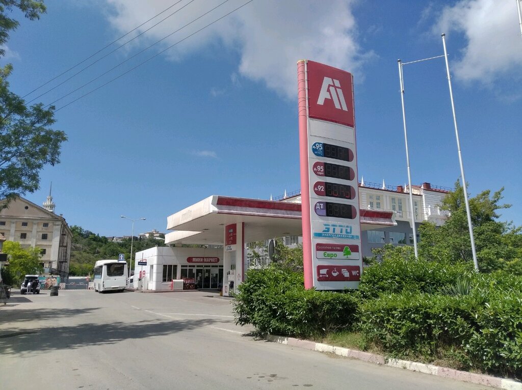 Benzin istasyonu Crs, Sevastopol, foto